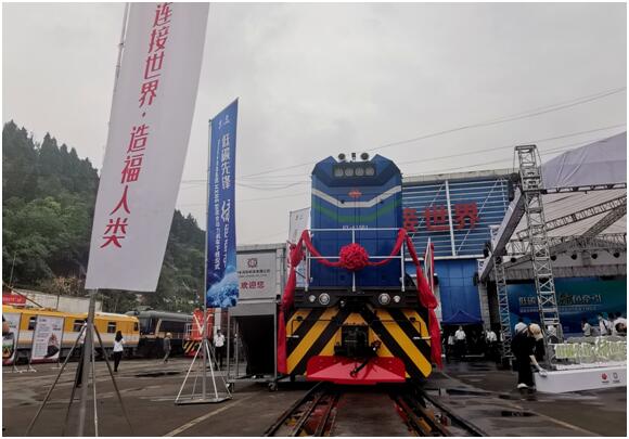 我国首批两台商品化HXN6型内电混合动力机车在四川资阳成功下线_地方聚焦_人民论坛网